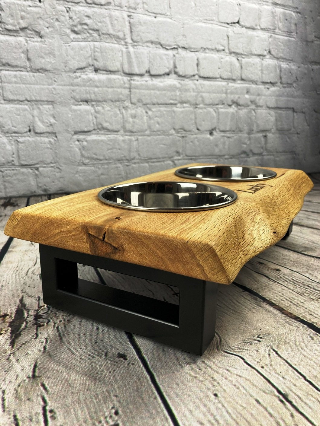 Handgefertigte Möbel und Futterstationen für Hunde und Katzen – Design ...